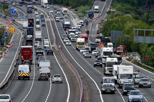 How to Safely Merge Onto and Exit From Motorways